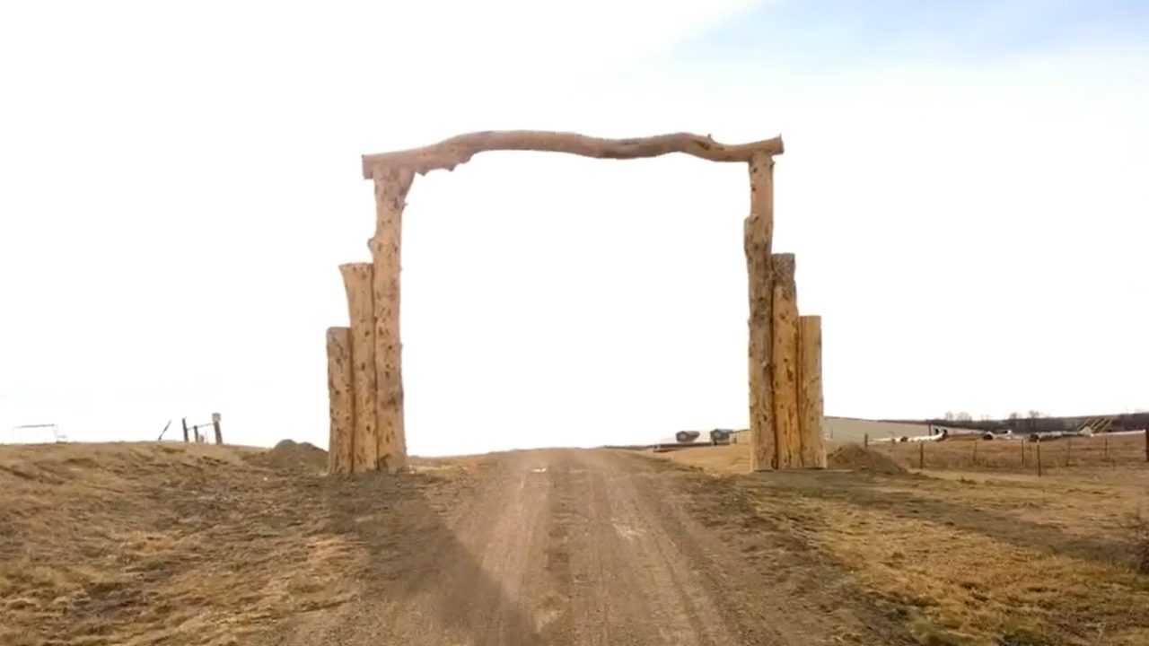 Massive Log Entrance - Midwest Millworx